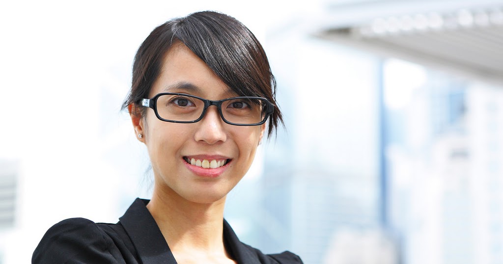 Cómo halagar a una mujer en una cena