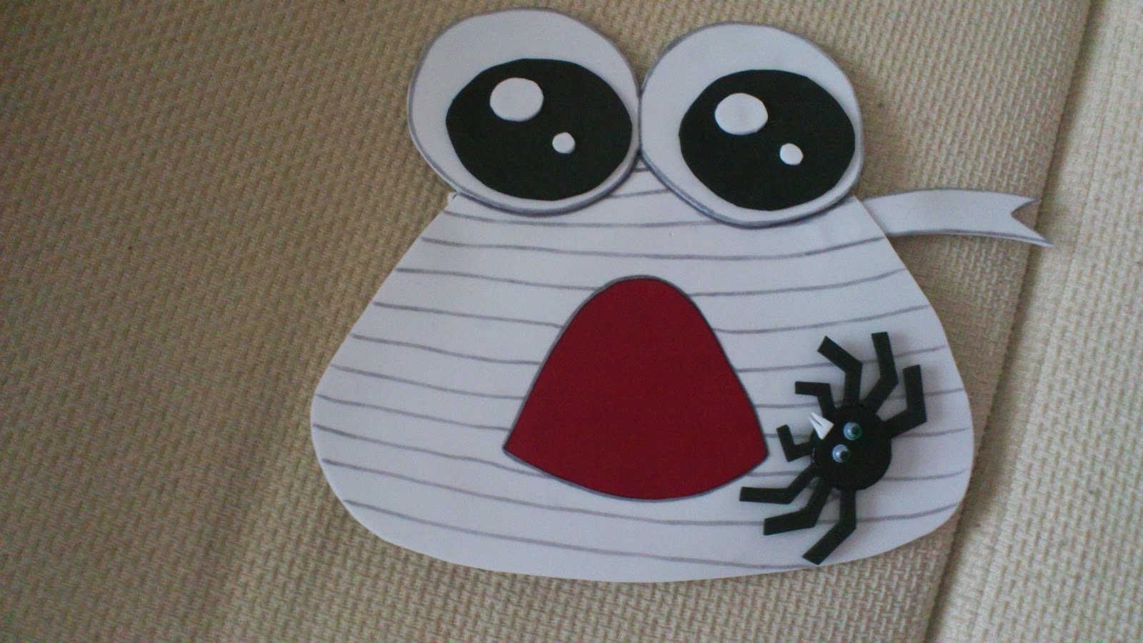 CoserconEsther: Pou bebe momia, en goma eva (o foami)