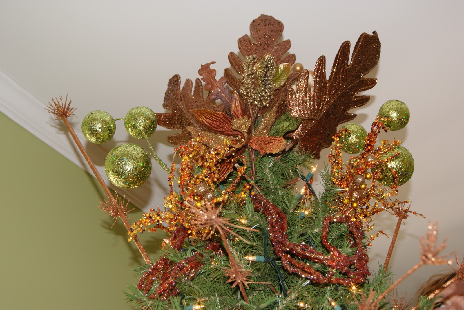 It's the Little Things: How to Layer a Christmas Tree