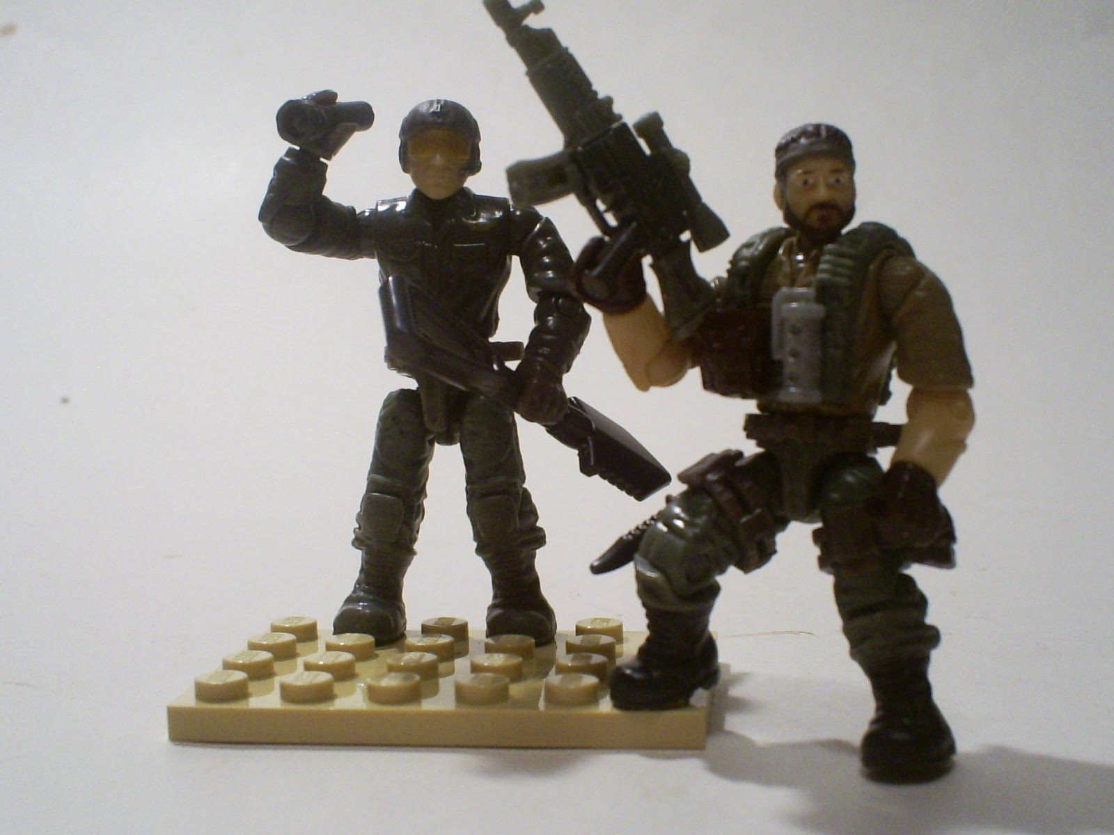That Figures: REVIEW: Mega Bloks Call of Duty Chopper Strike