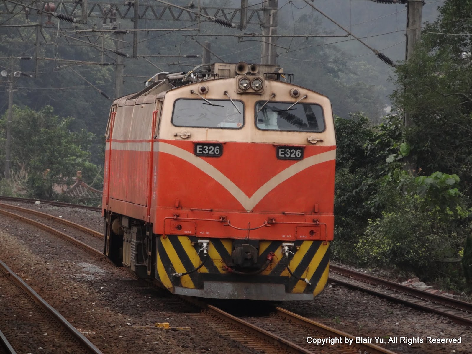 Blair's 鐵道攝影: E326電力機車 / TRA E326 Electric locomotive
