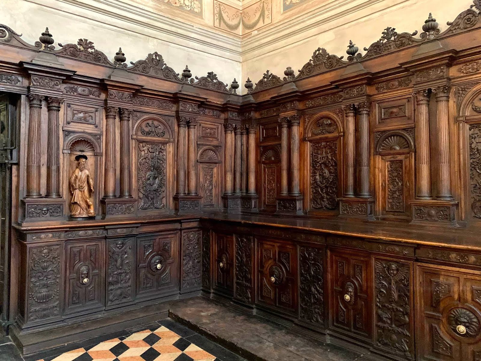 Guilio Romano's Monumental Sacristy in the Abbazia di San Benedetto ...