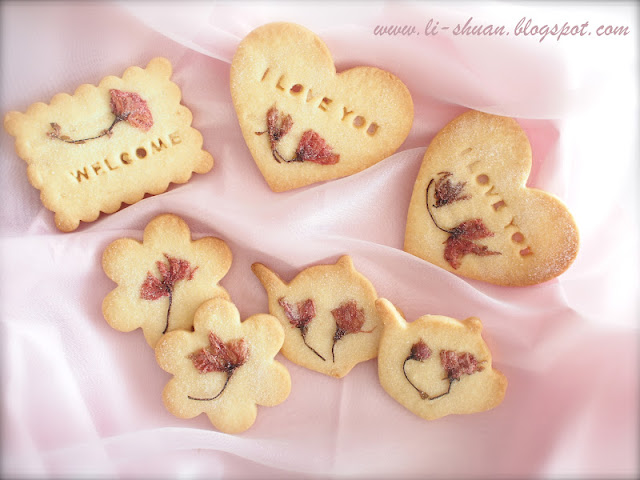 Helena's Kitchen: Sakura Cookies (樱花曲奇）