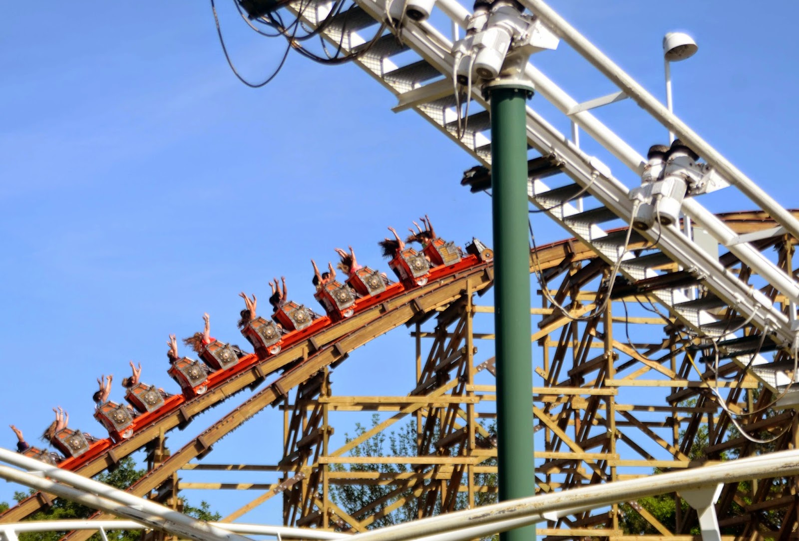 NewsPlusNotes: Scott And Carol Present - Goliath at Six Flags Great America