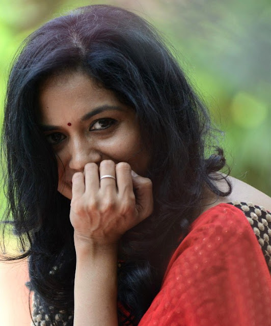 Telugu Singer Sunitha Upadrashta Red Saree Images | Indian Filmy Actress