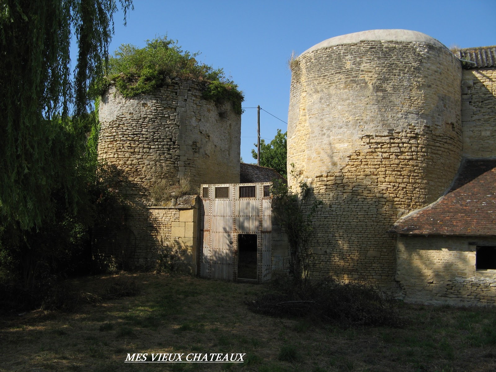 MES VIEUX CHATEAUX: Le chateau de Courcy