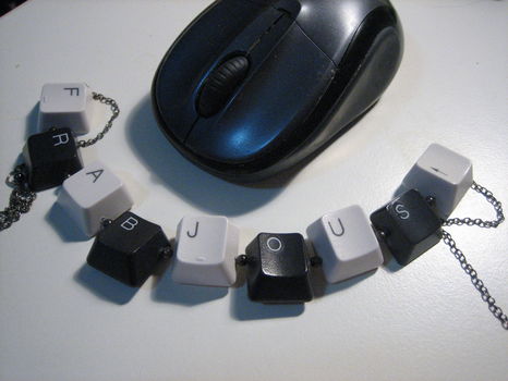 How to Make Upcycled Computer Key Jewelry Tutorials / The Beading Gem