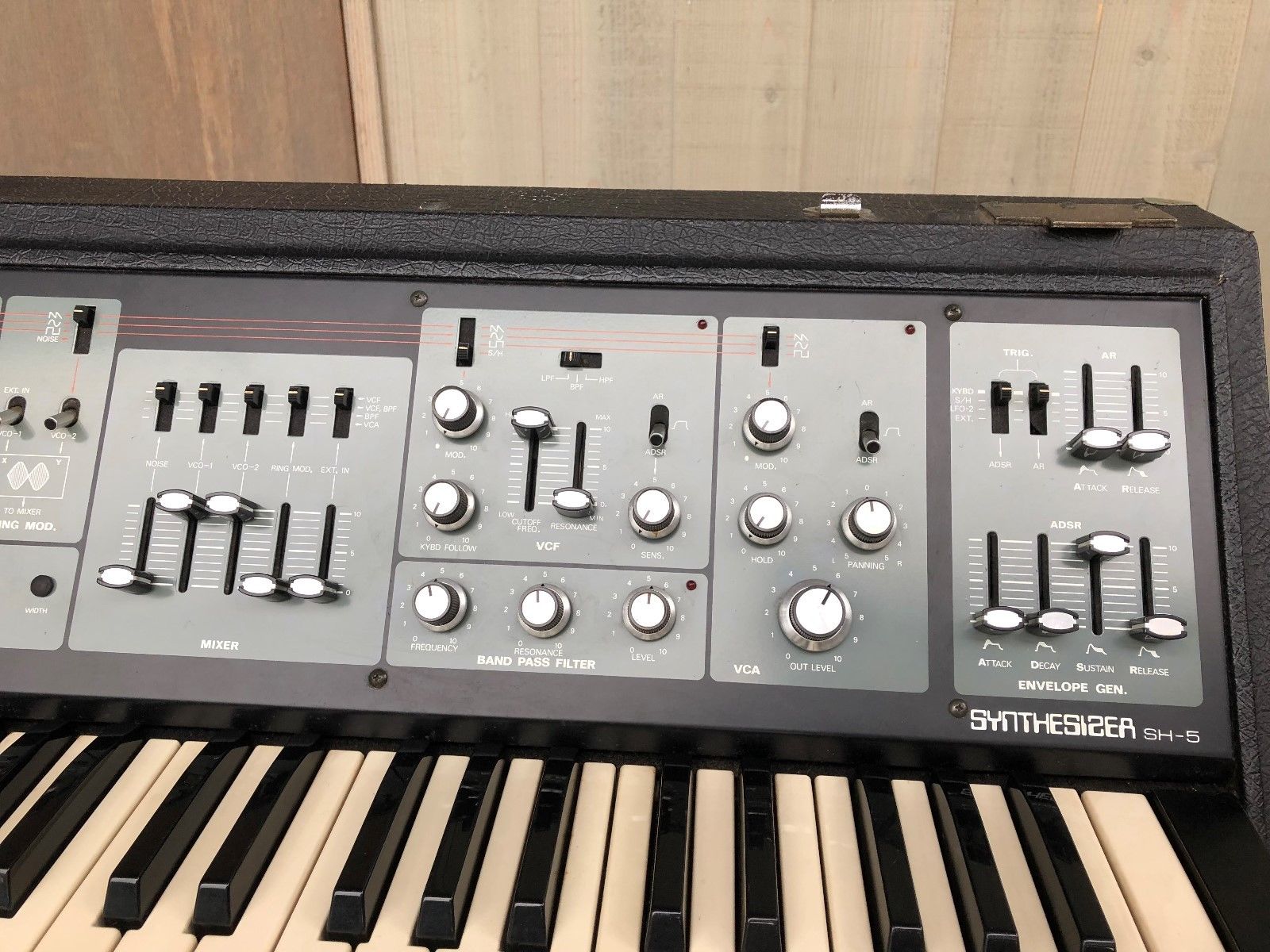MATRIXSYNTH: Roland SH-5 monophonic synthesizer