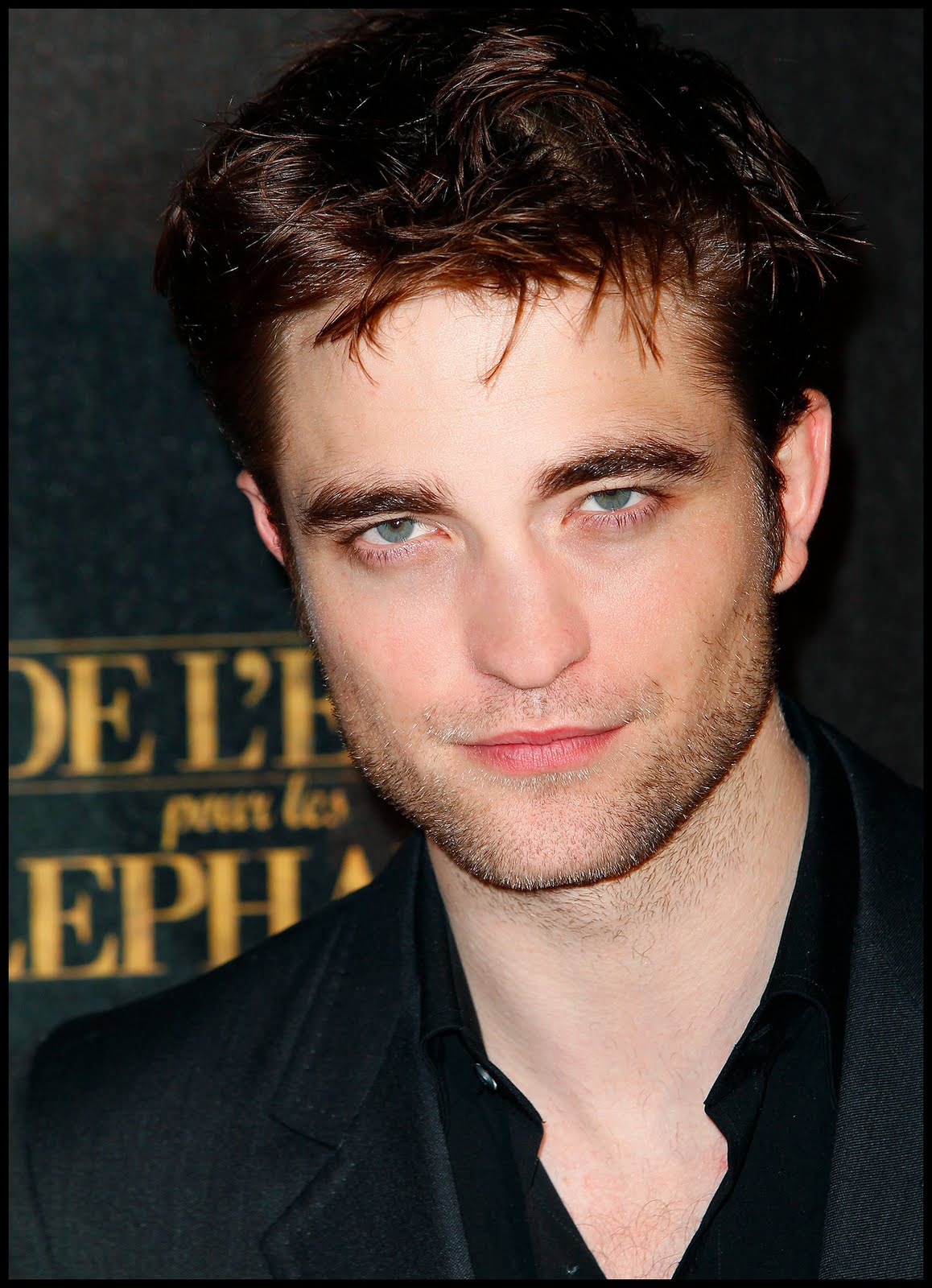 Robsten's life: new photo fro Robert pattinson in Paris!!