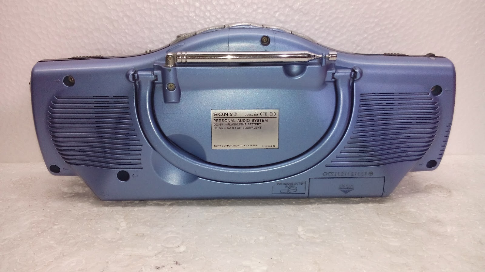 BARANG BARANG ELEKTRIK TERPAKAI DAN RARE: Radio SONY CFD-E10