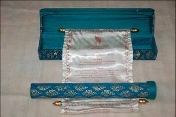 Great indian wedding gifts: Lagna Pathirikai set
