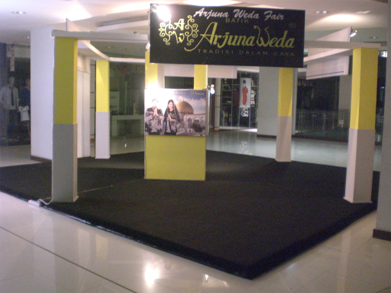 Pembuat Booth Batik Arjuna Weda di Tunjungan Plaza Surabaya Info ...