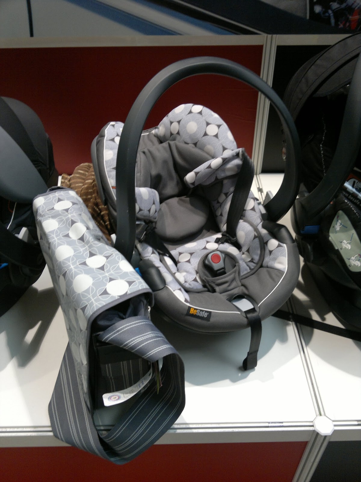 Foteliki samochodowe oczami sprzedawcy: BeSafe iZi Plus