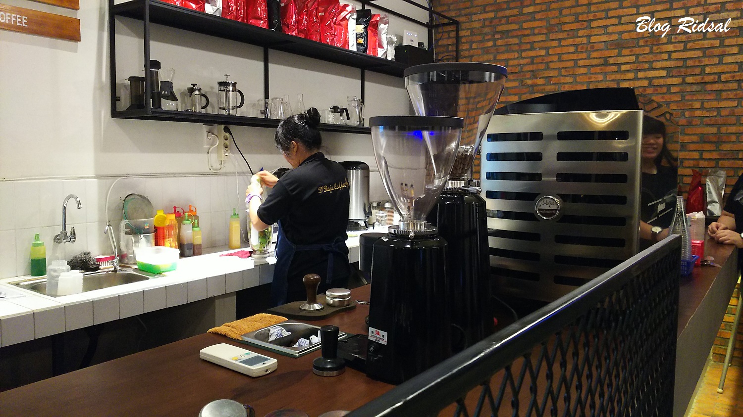 D'Raja Coffee Gatot Subroto kota Medan: Cabang Baru dengan Suasana ...