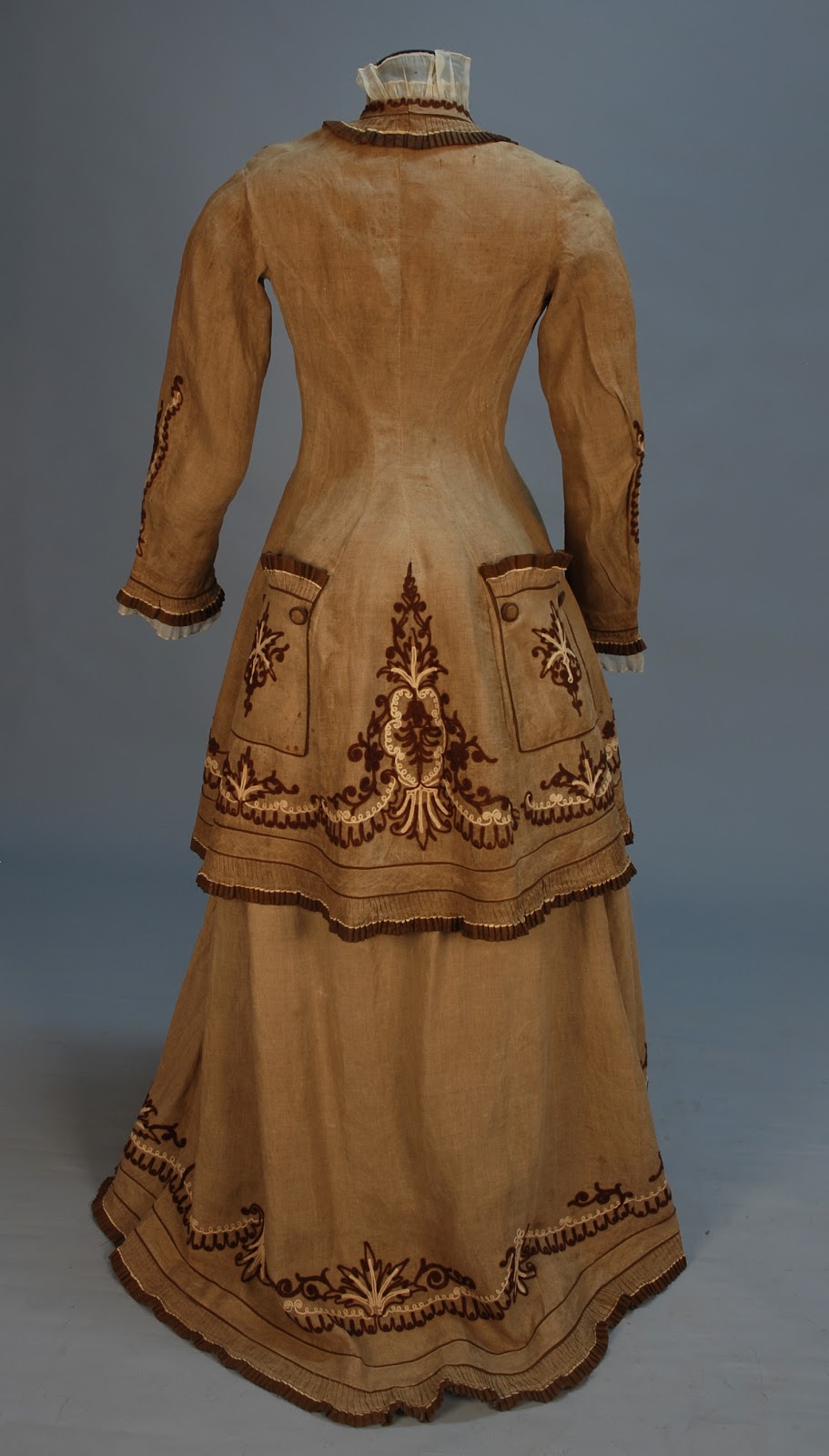 i love historical clothing: bustle dress 1870