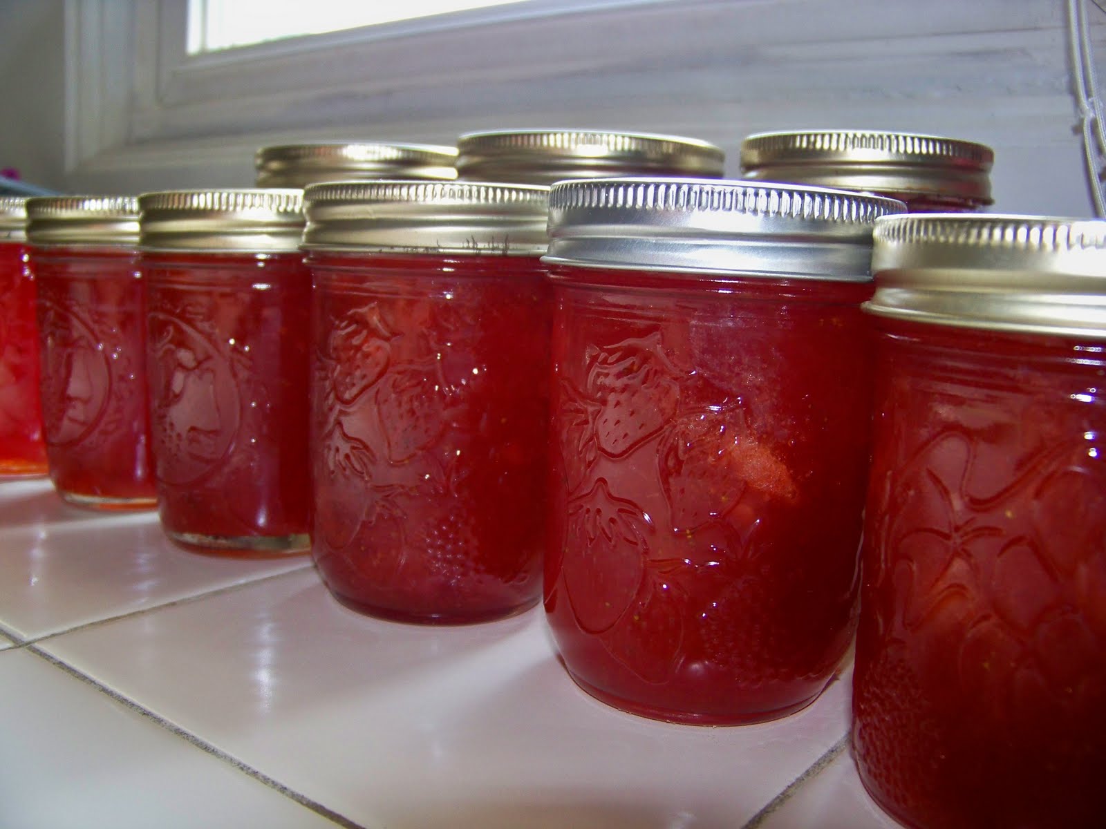 Simply HomeMade: Mango-Strawberry Jam