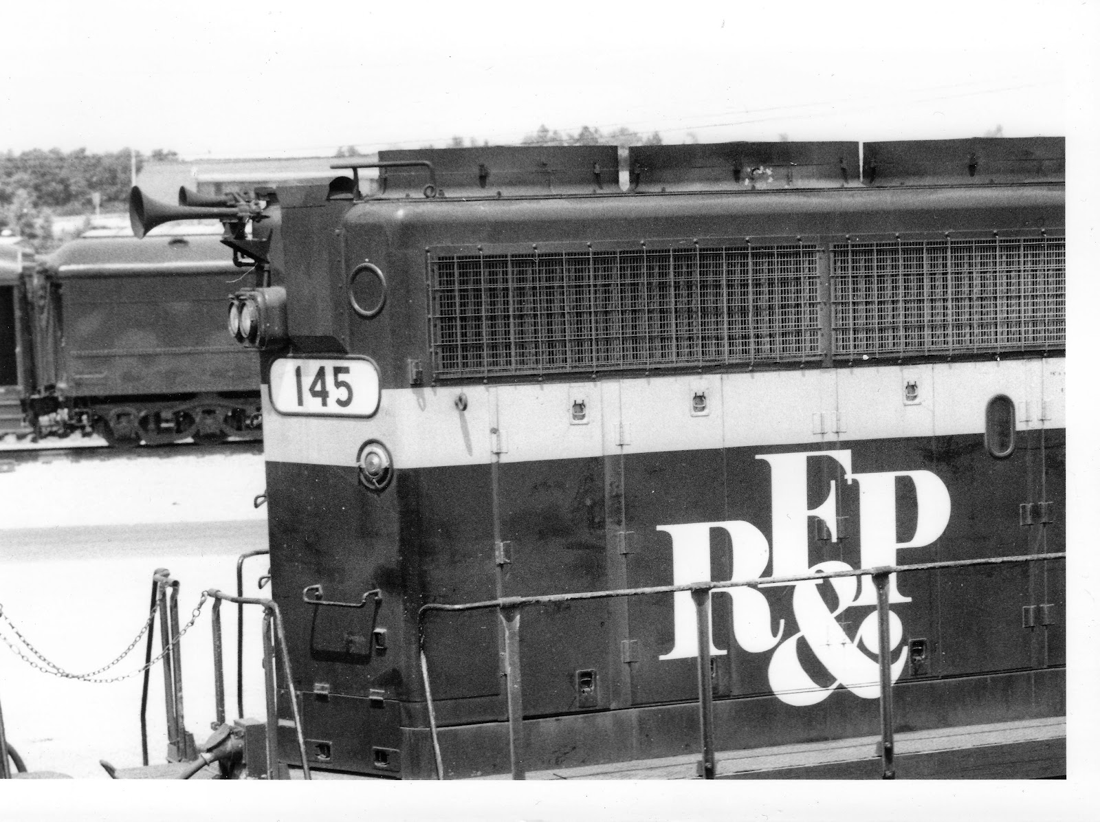 The Virginia Midland HO Railroad Blog: Detailing RF&P Geeps Part 2