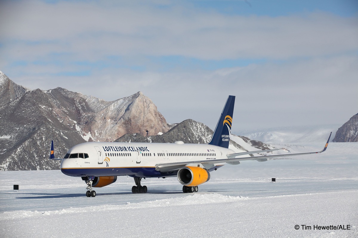 Aero Pacific Flightlines: A Boeing 757 landed on the blue-ice runway in ...