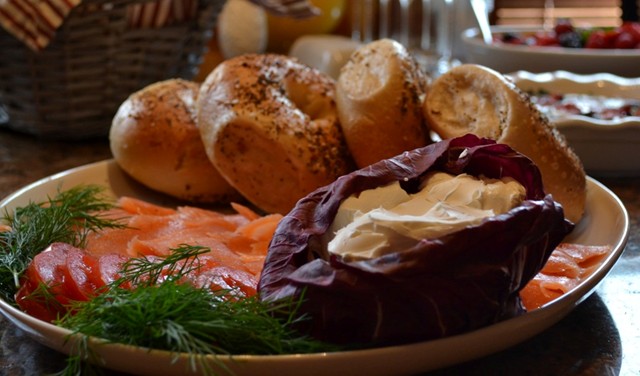 Parties and Pearls : Arranging a Bagels and Lox Platter