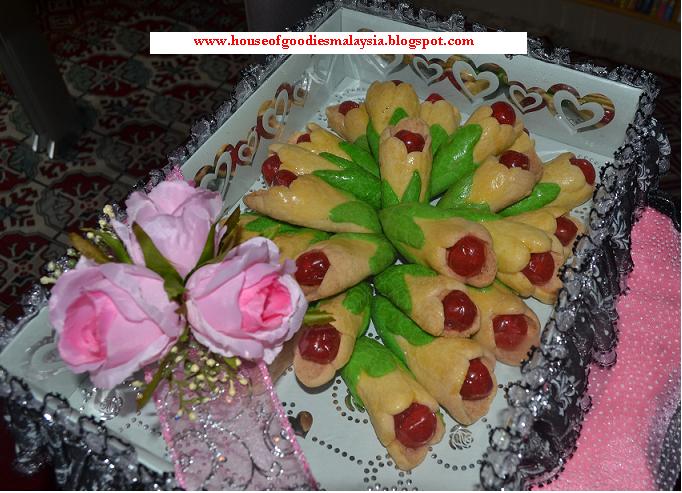 Goodies Untuk Apa Jua Majlis: GUBAHAN BISKUT BUNGA SEROJA
