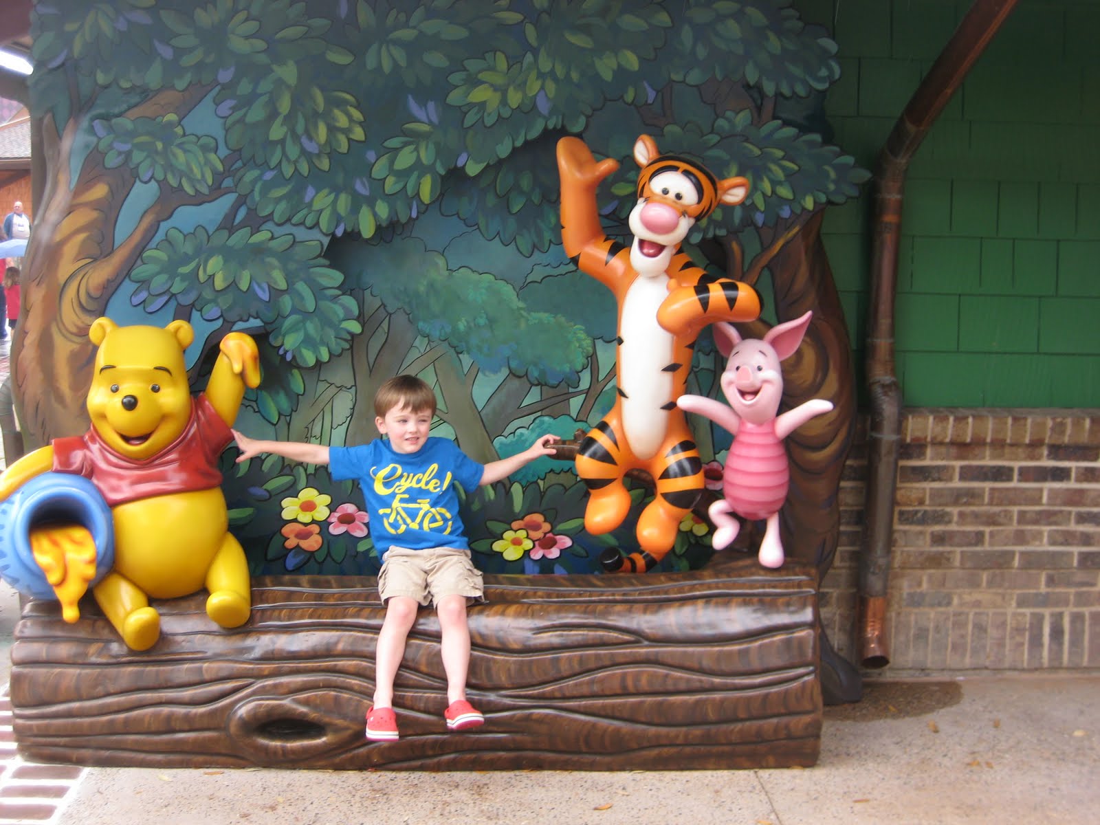 THE MURPHY FAMILY: Winnie the Pooh Log/Bench