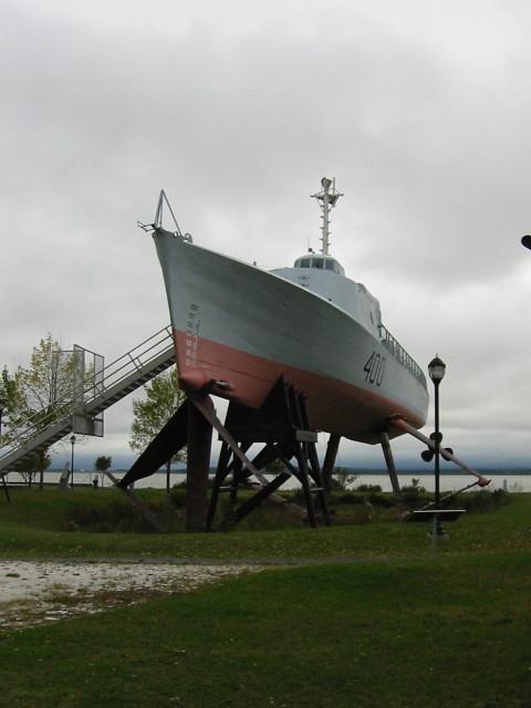 Carlz Boats: Hydrofoil HMCS BRAS D'OR (FHE 400)