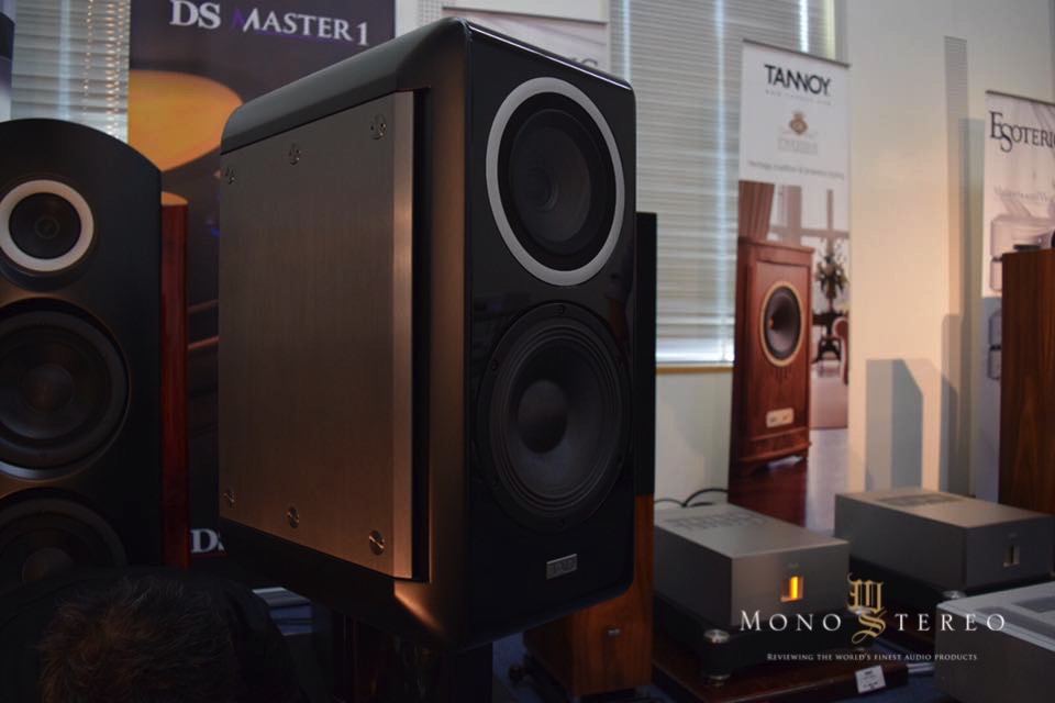High End audio gear galore… – Ultimate High-Fidelity