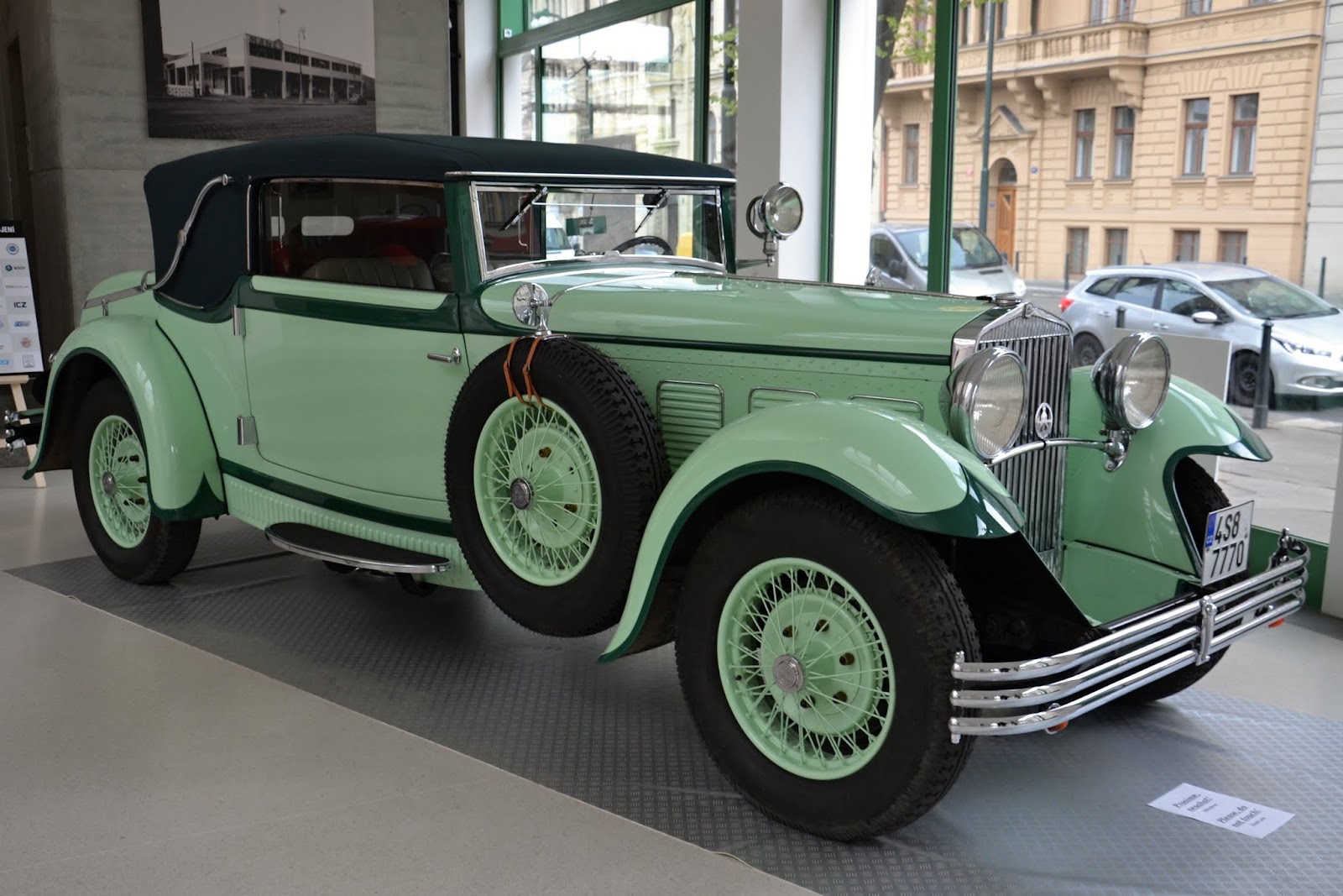 Jarda Vála: Benzínové opojení v pražském Mánesu