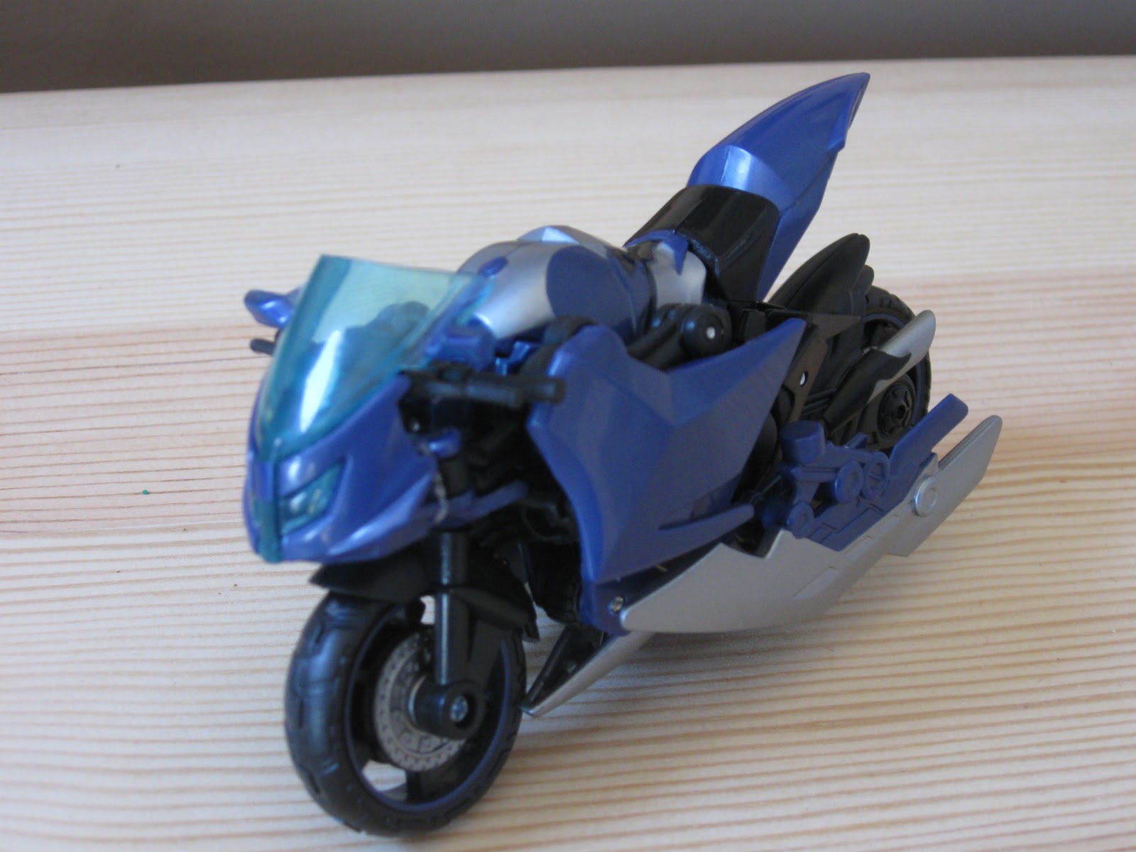 The Toyseum: Transformers Prime - Arcee Figure Review