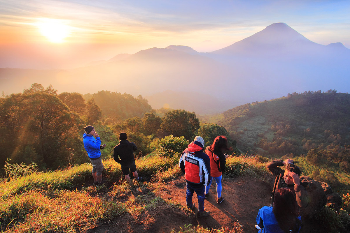 Indonesia Sungguh Indah: Matahari Pagi dari Puncak Sikunir