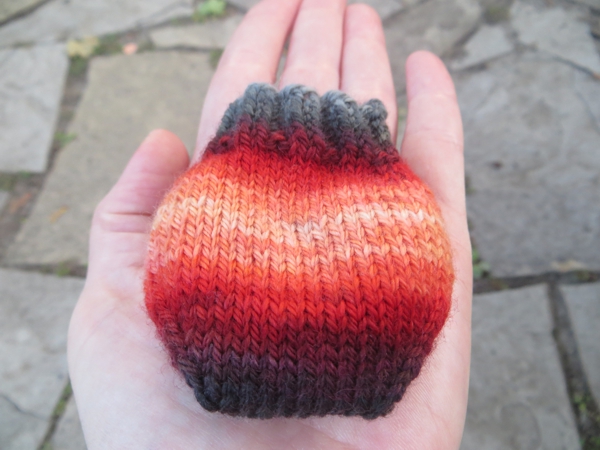 Earbud pouch: a free knitting pattern