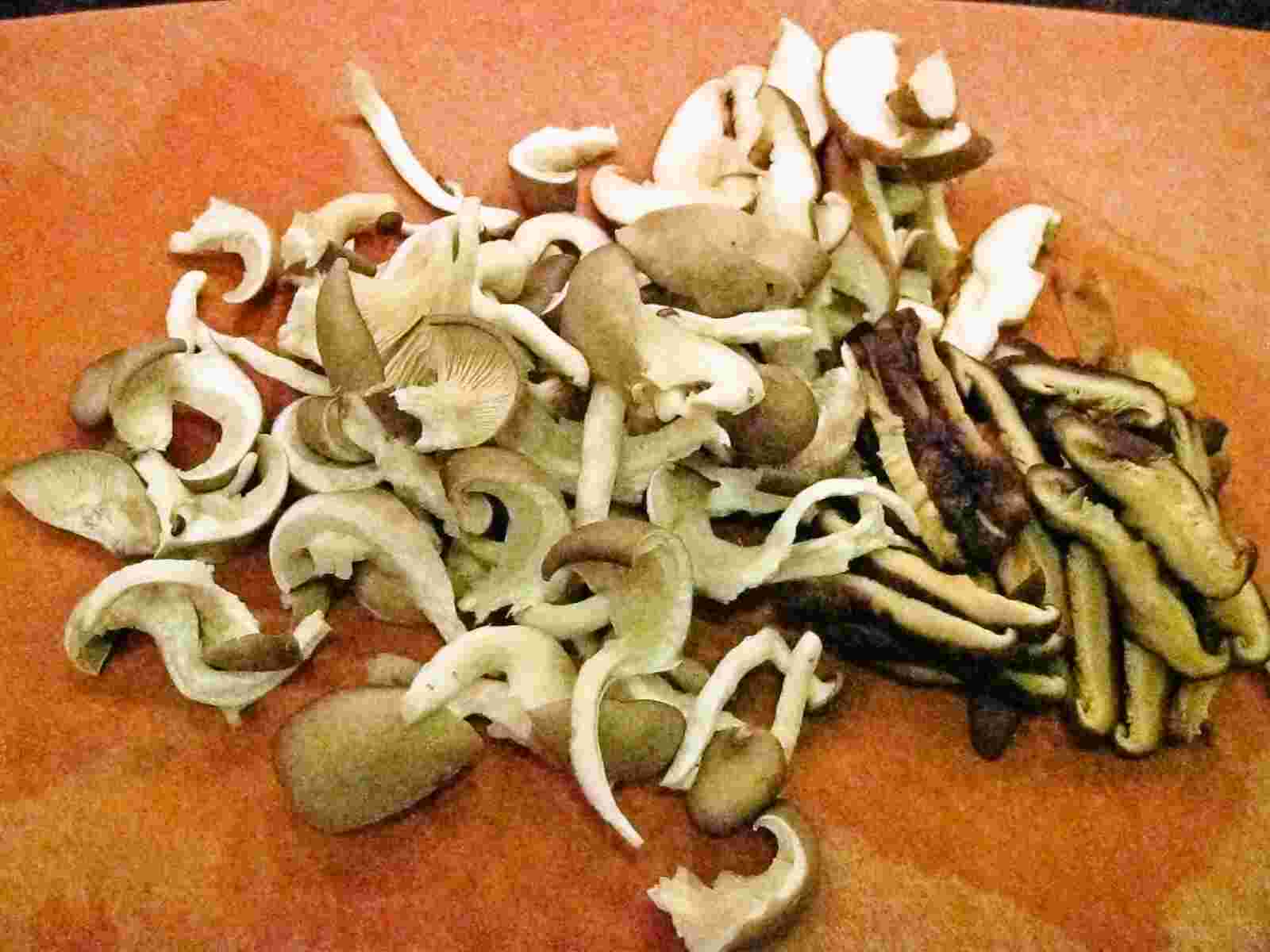 Recipes for Tom: Kinoko no namuru / mushroom namul saute