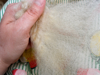 The Fiber Bug: Preparing a Raw Fleece: Flick Carding the Locks