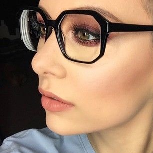 Maquillaje para mujeres que usan gafas | taclash