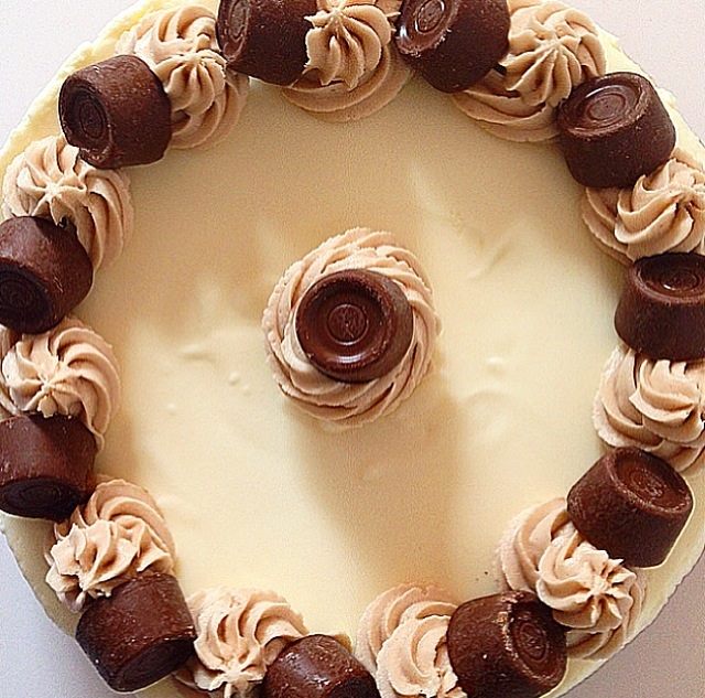 Baking is Love: no-bake chocolate rolo cheesecake.