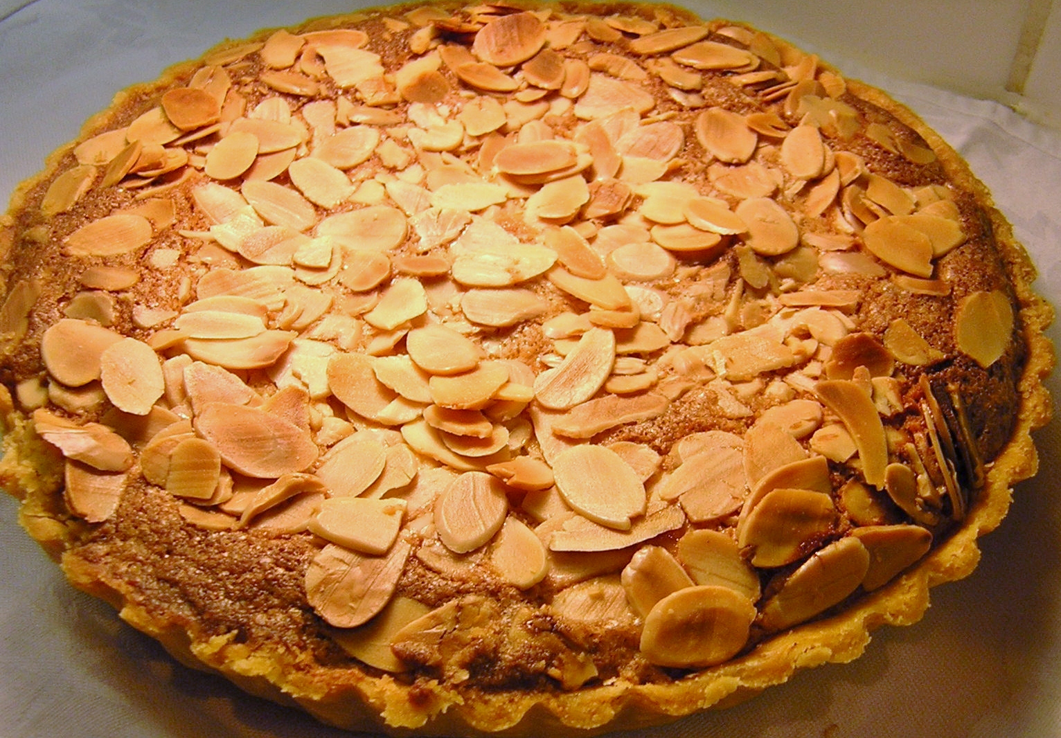La Différence: Bakewell Tarts aka Almond Tarts with Raspberry Jam