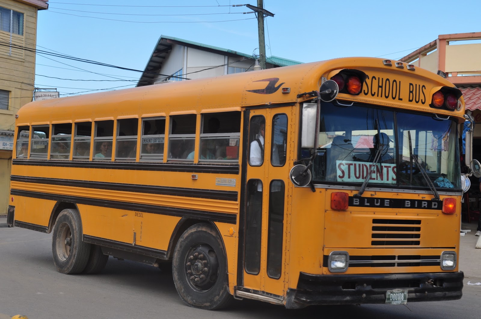 Pioneer Bookworm, life in Belize: how to ride a bus in Belize