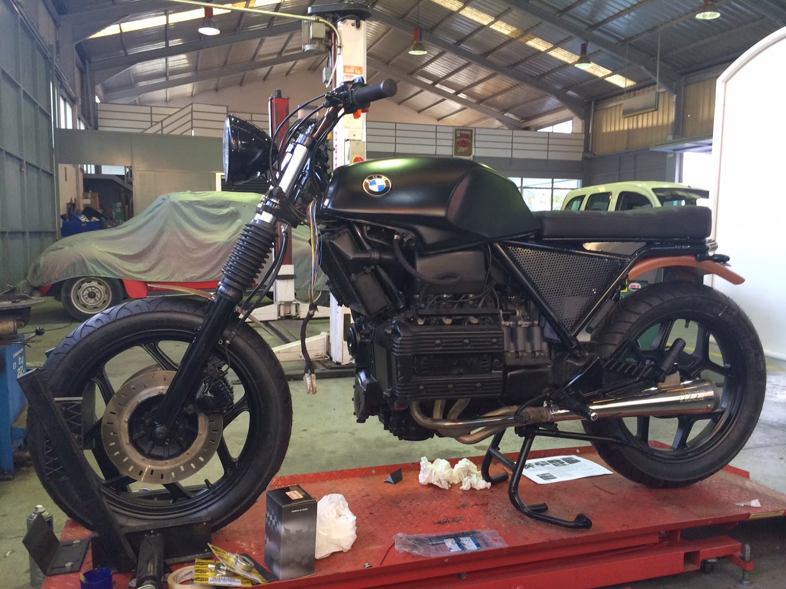 MALA VIDA CUSTOM GARAGE: TRANSFORMACION BMW K75 CAFE RACER parte 3