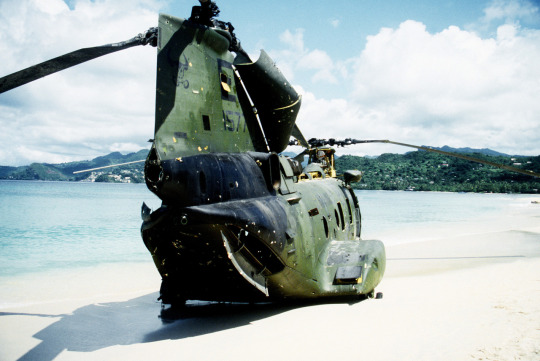 daily timewaster: A U.S. Marine CH-46E Sea Knight helicopter shot down ...