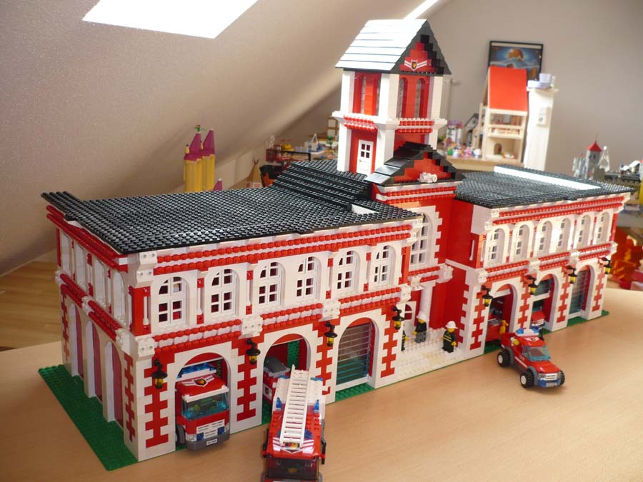 Lego Asia: Lego Modular Cafe Corner & Fire Brigade MOCs