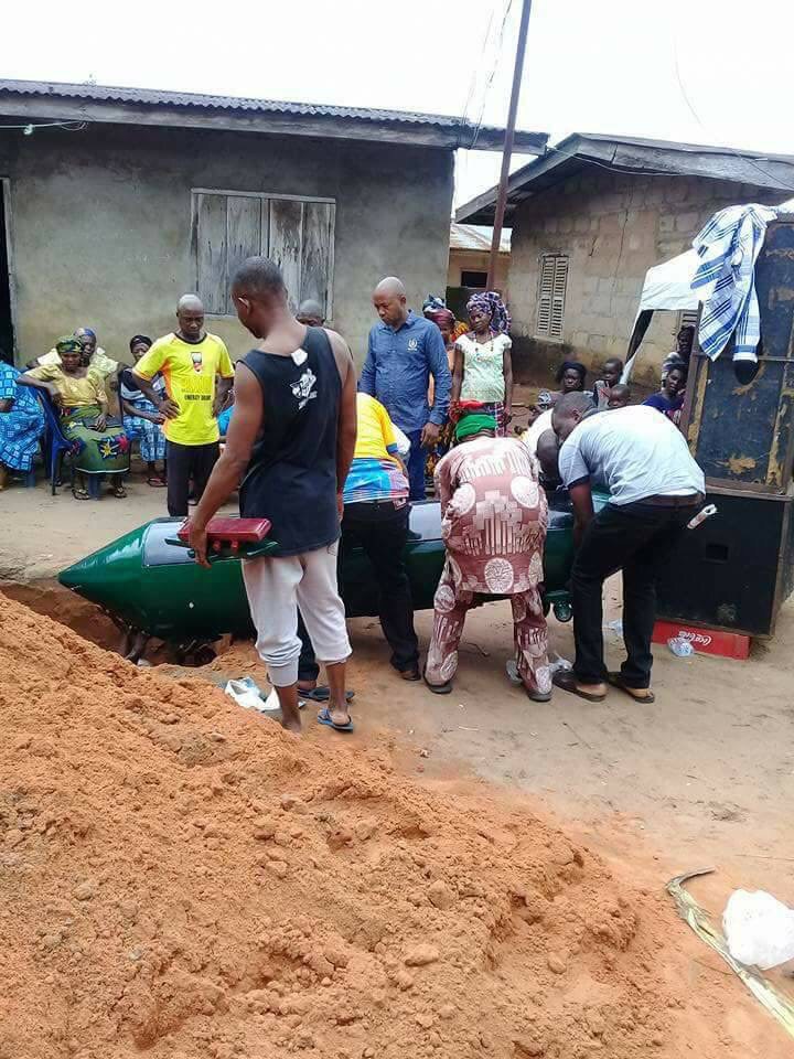 Welcome to Icechuks Blog : Photos From The Burial Of IPOB Member Buried ...