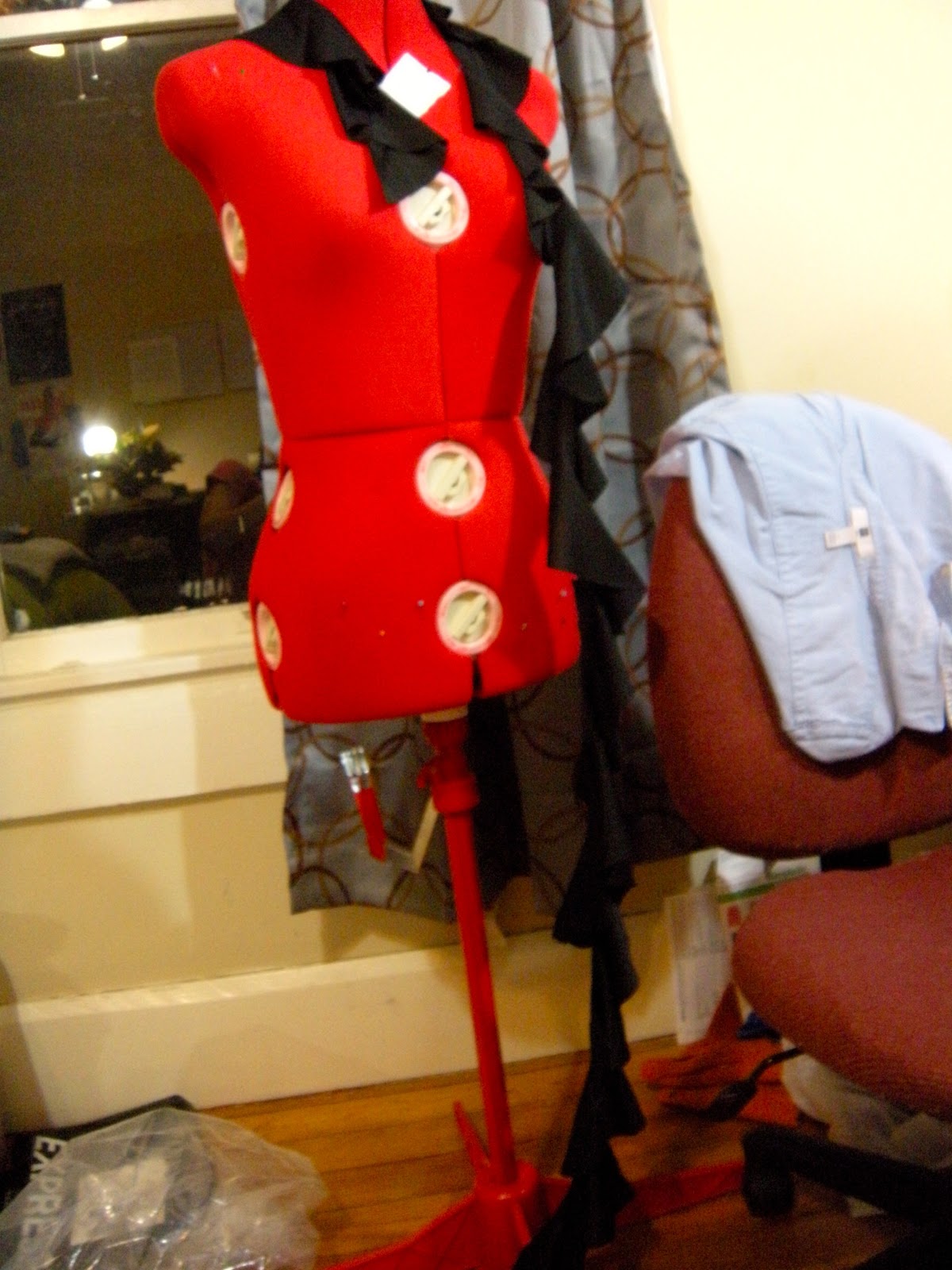 Swiss Miss Seamstress: How to make circle ruffles