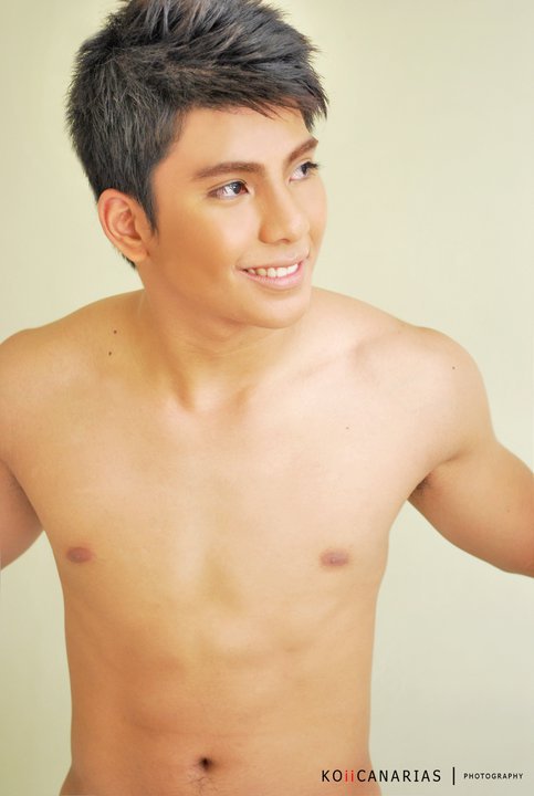 Simply KneeCoal: The Hunk of the Month; Nico Palma Gil