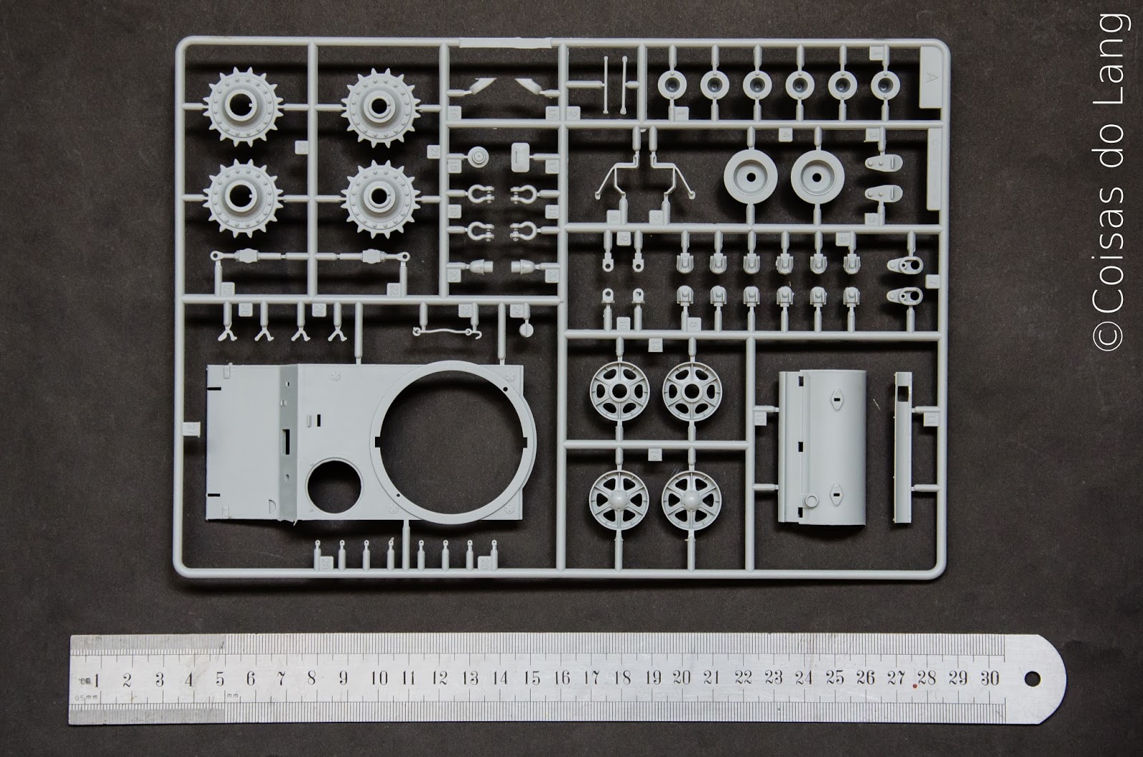 Review - Trumpeter 00312 - Russia KV-2 Tank