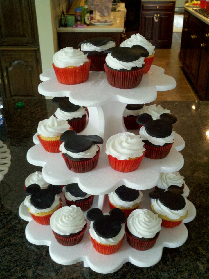 Sweet Treats Bakery: Mickey Mouse Treats