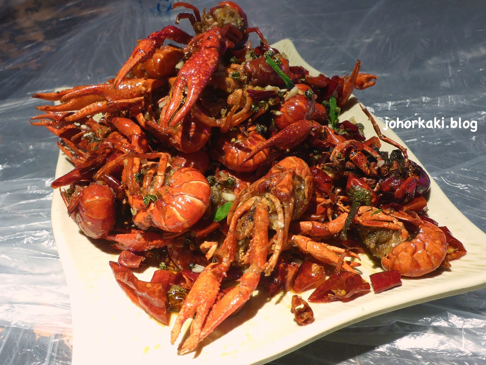 Bali Lobster Delicious in Crayfish Crazy Wuhan. Food 巴厘龙虾(万松园) |Tony ...