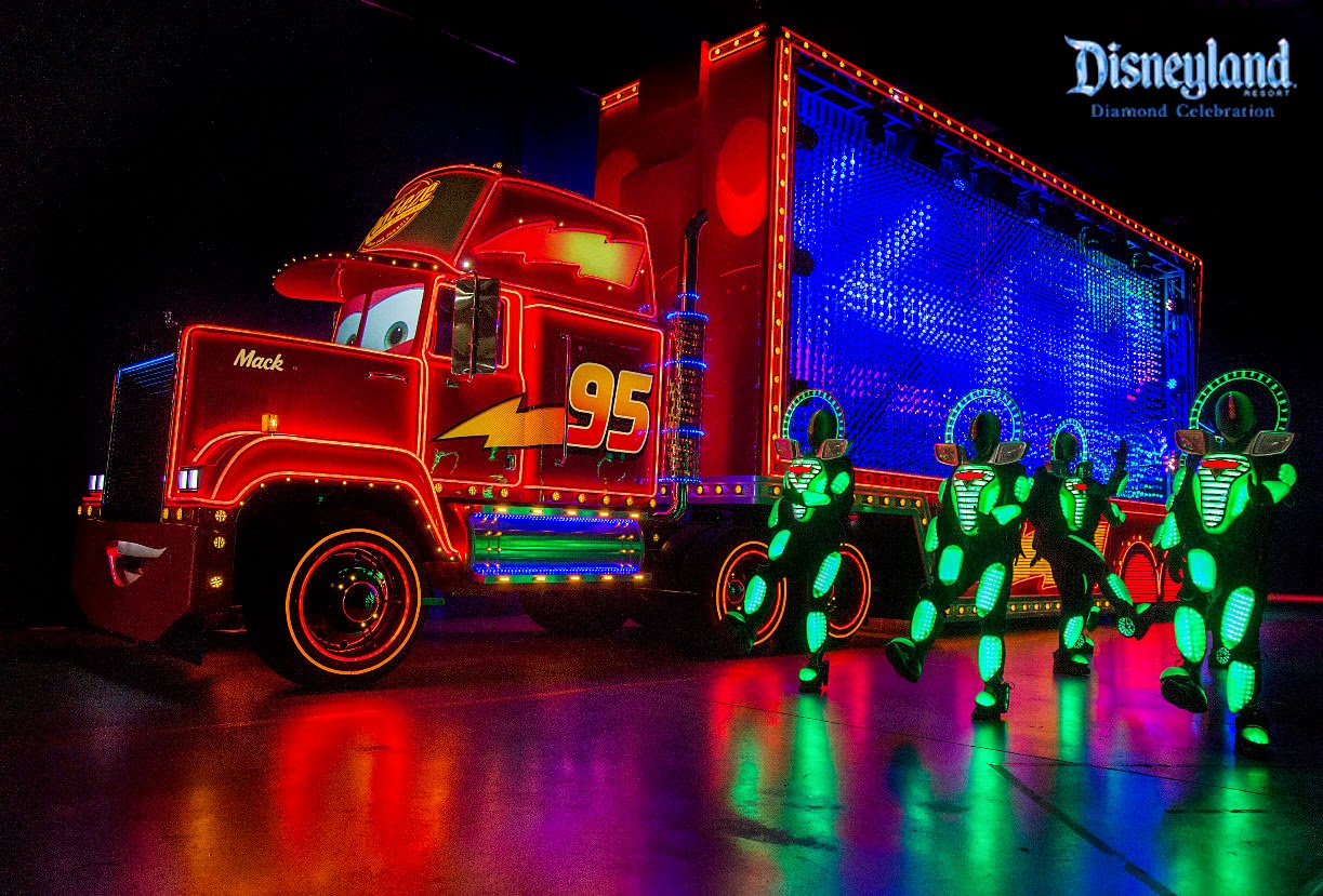 Disneyland's “Paint the Night” Parade Sneak Preview："Cars" Unit ...
