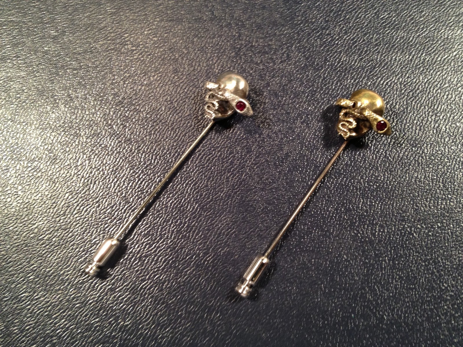 WARP AND WOOF: Snake in Skull Hat Pin の完成です！
