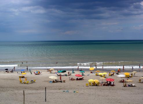 Duplex Mago Merlín: Mar Azul, Buenos Aires, Argentina.
