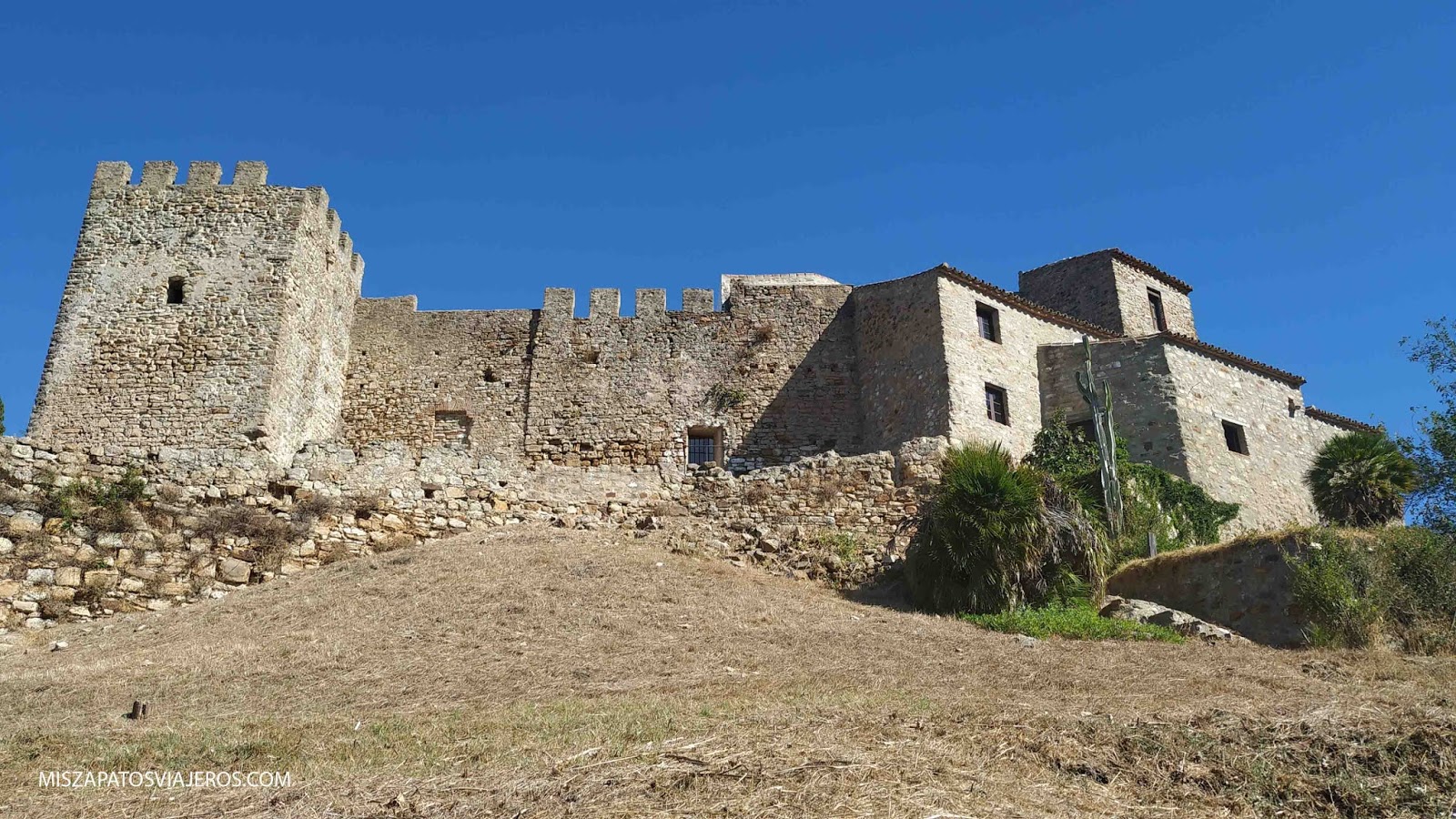 Castellar de la Frontera, el Pueblo que Vive Dentro de un Castillo